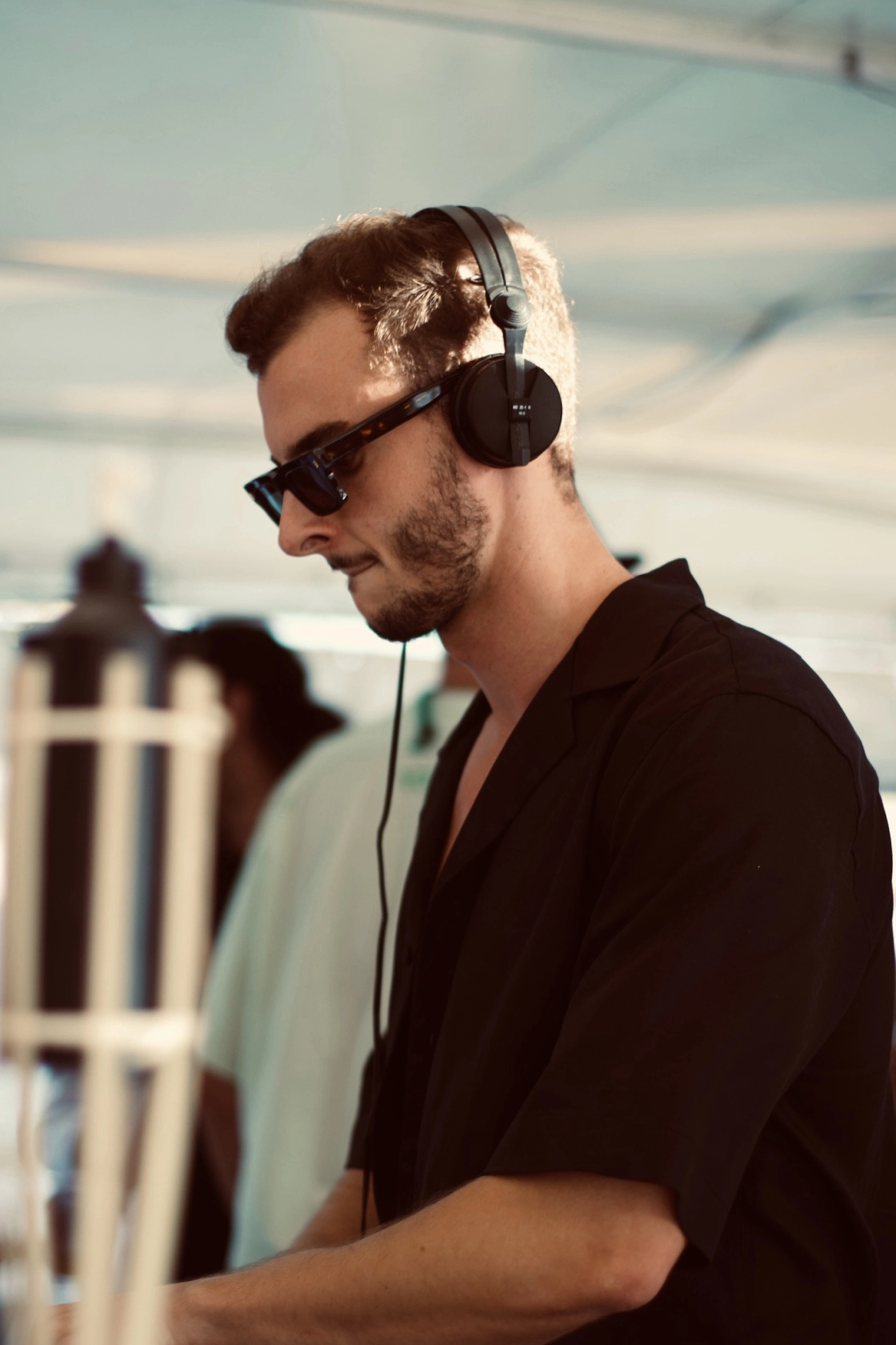Dj Live Act - LUEDKE - What's On - JNcQUOI World, Embracing L'Art de Vivre